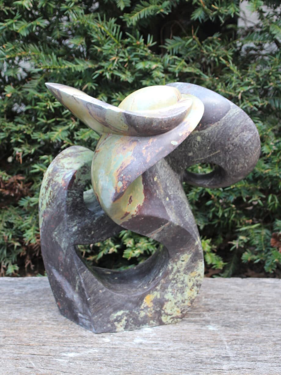 Stenen beeld Satisfied, 40 cm - Beeldenmarkt